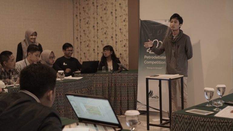 Debat Mahasiswa: Ruang Belajar Kritis yang Membentuk Cara Berpikir ...