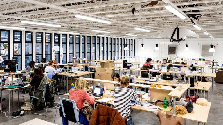 Design Studio: Creative Project Space for University Students Building ...